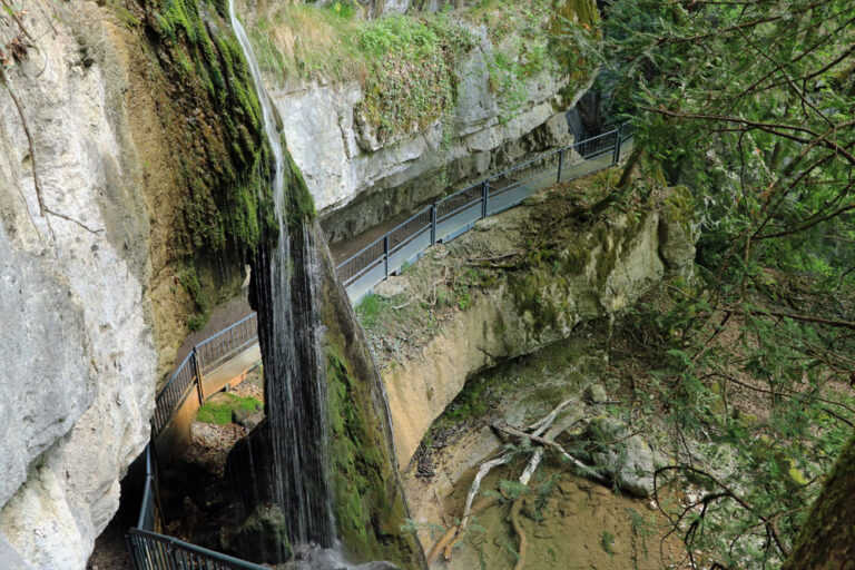 Hike naar de verborgen Cascade d'Angon - Hiken is tof!