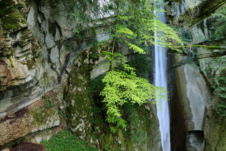 Hike naar de verborgen Cascade d'Angon - Hiken is tof!