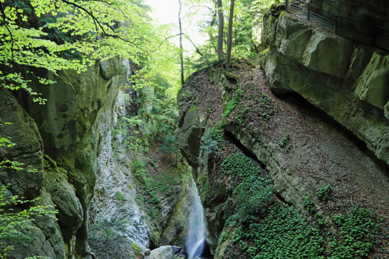 Hike naar de verborgen Cascade d'Angon - Hiken is tof!